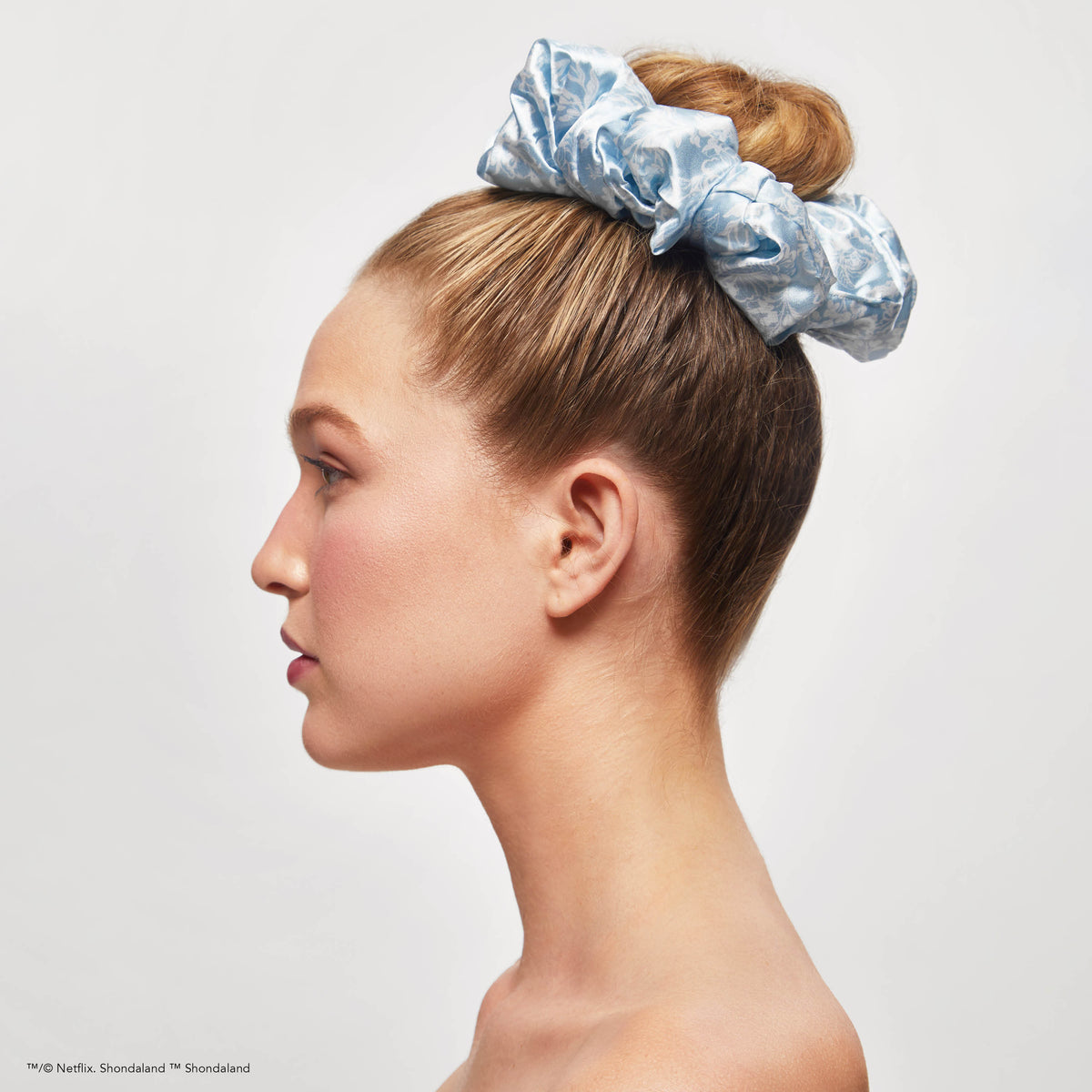 Kitsch x Bridgerton Satin Pillow Scrunchies in Toile De Blue – KITSCH