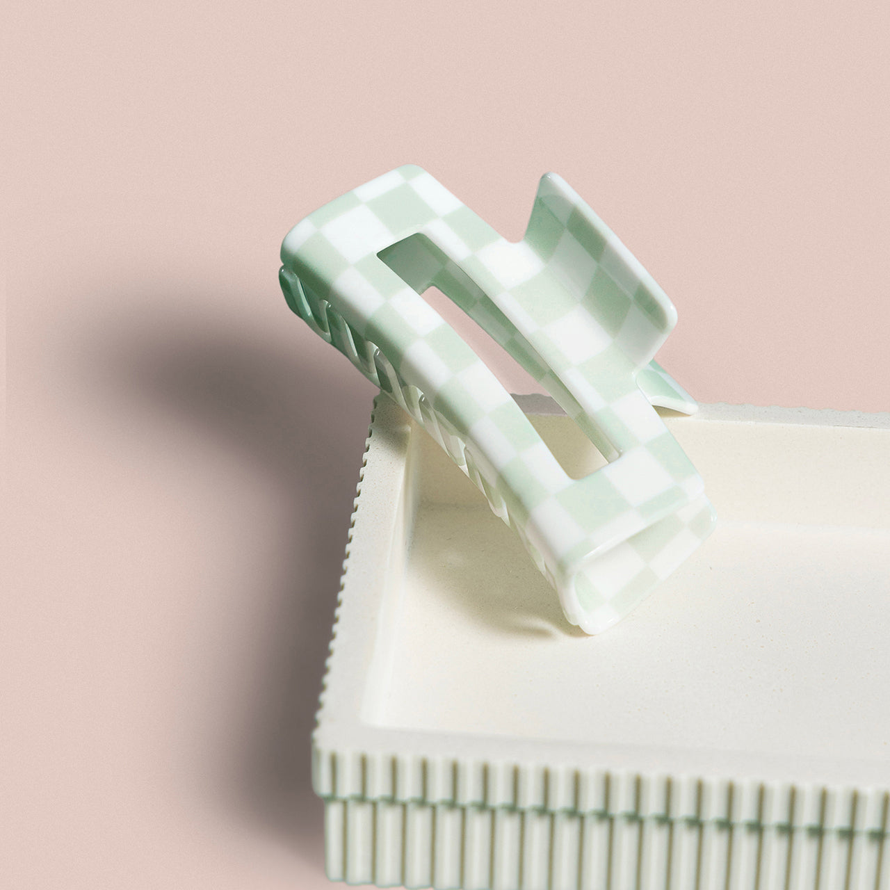 Kitsch x Divi Recycled Plastic Checkered Claw Clip 1pc – KITSCH